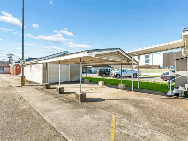 1020 Westbank Expy