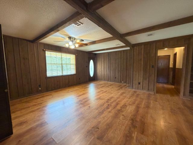 1020 Wolf Log Rd