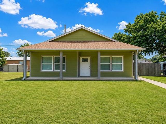 1020 10th St, Hempstead, TX 77445