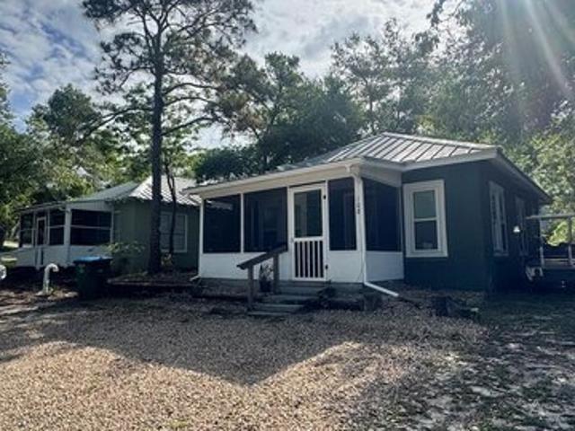 102/104 SE 1st St, Carrabelle, FL 32322