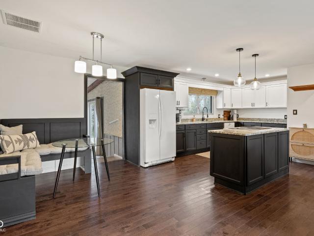 10210 Broadway St, Carmel, IN 46280 | MLS #22094