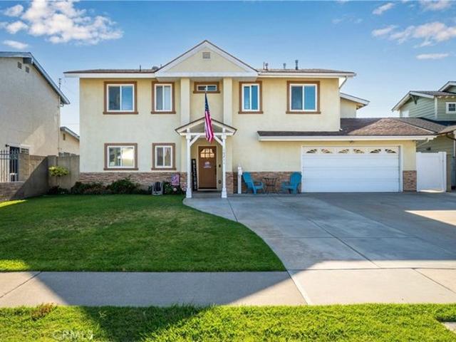 10211 Aqueduct Dr, Cypress, CA 90630