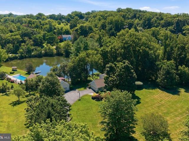 10211 Lakewood Dr, Rockville, MD 20850