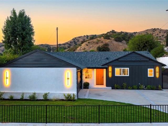 10211 Roscoe Blvd, Los Angeles, CA 91352