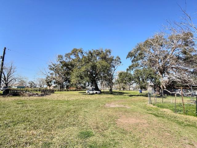 10217 Weldon Rd, Freeport, TX 77541 | MLS #43904