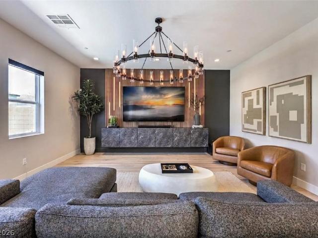 10214 Sequoia Glen Avenue