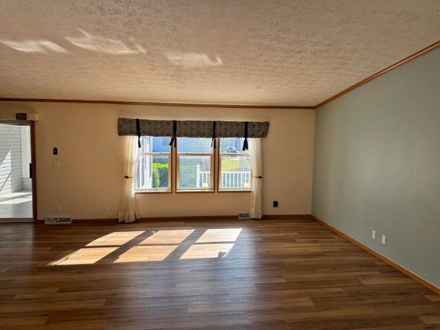 10215 E Royal
