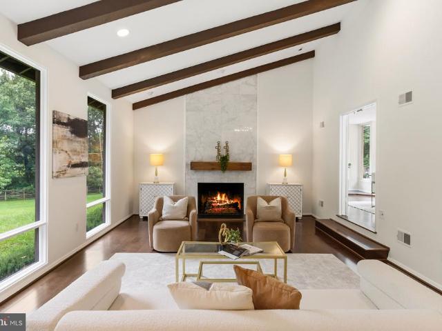 10216 Eisenhower Lane