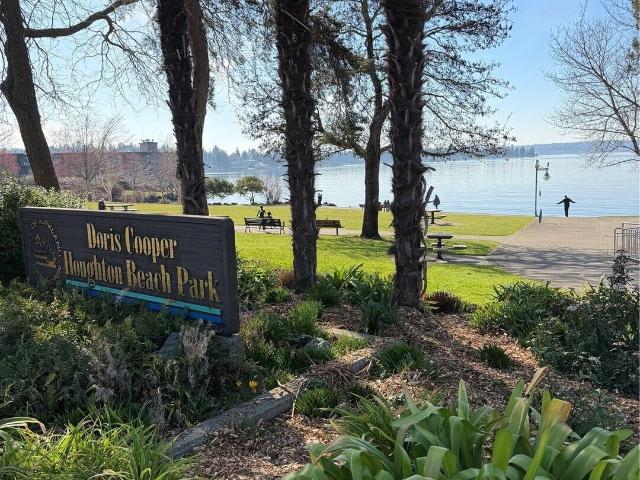 10218 NE 65th Street, Kirkland, US, WA