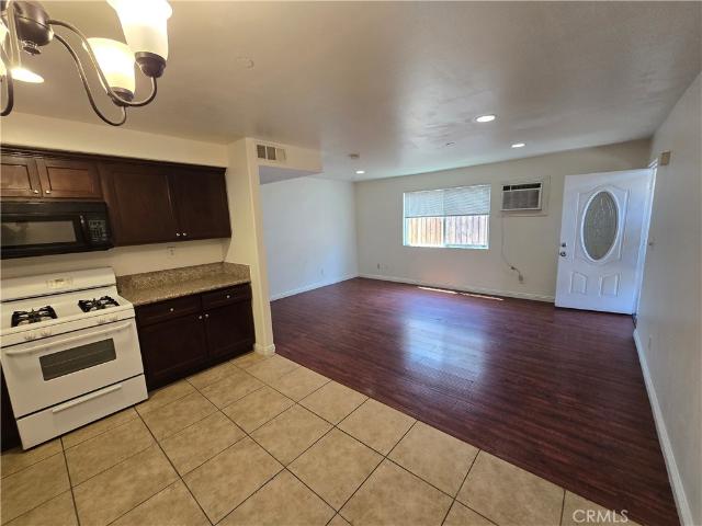 10218 S San Pedro