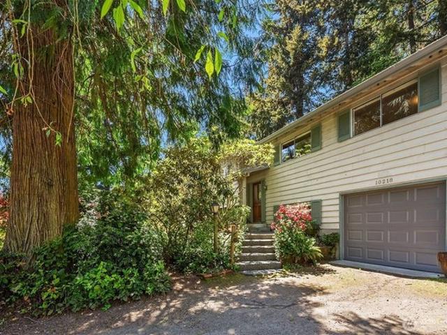 10218 SW Tillicum Ln, Vashon, WA 98070