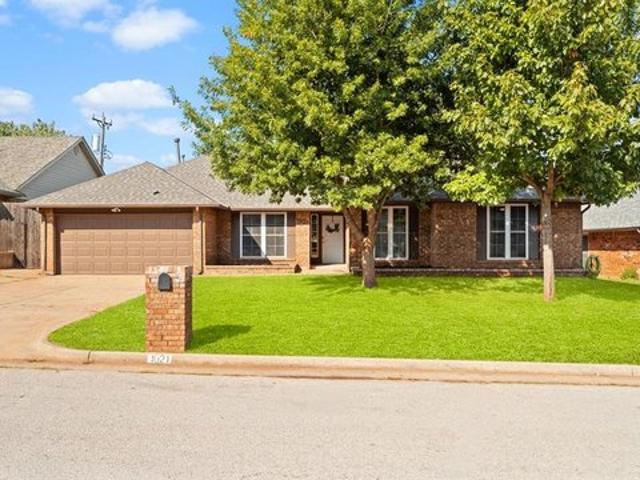 1021 NW 167th St, Edmond, OK 73012