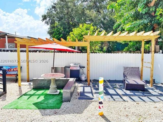 1021 NW 30th St, Miami, FL 33127