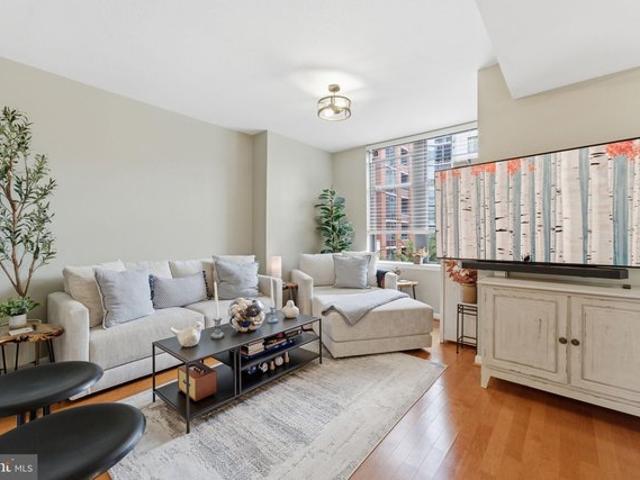 1021 N Garfield St Apt 323, Arlington, VA 22201
