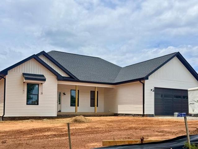 1021 Buccaneer Rd, Moneta, VA 24121