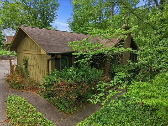 1021 Benjamin Parkway