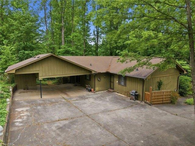 1021 Benjamin Pkwy, Greensboro, NC 27408