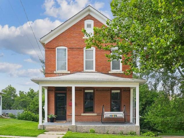 1021 Cleveland Ave, Dubuque, IA 52003