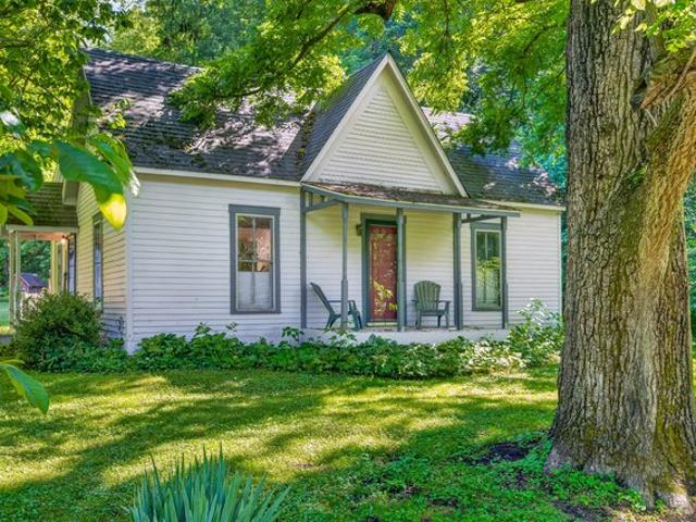1021 Combs Rd, Nashville, IN 47448