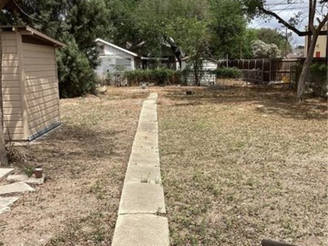 1021 E 2nd St, Alice, TX 78332