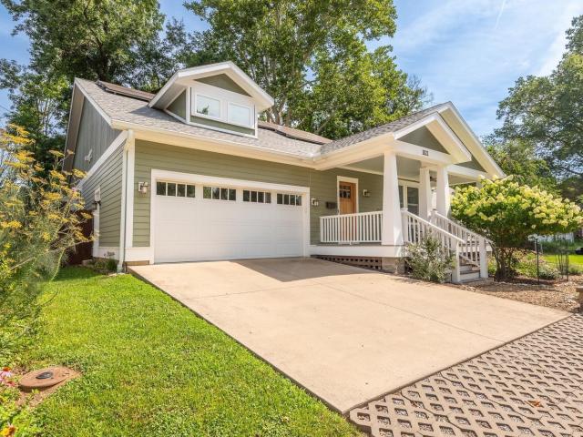 1021 E Maxwell Lane