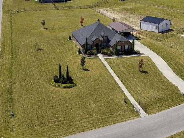 1021 Flagstone Dr, Weatherford, TX 76085