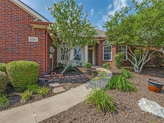 1021 Foxwood Lane