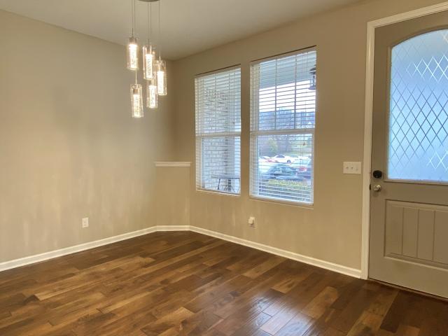 1021 Livingstone Ln