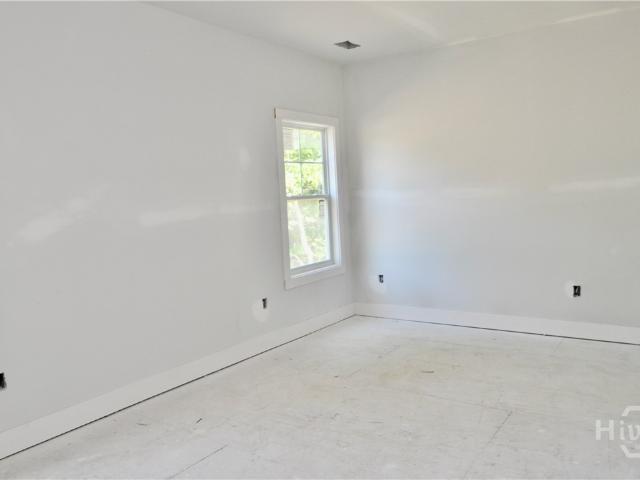 1021 Pointe S