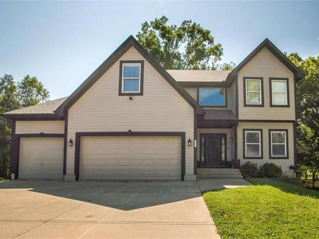 1021 SW 13th Ter, Lee's Summit, MO 64081