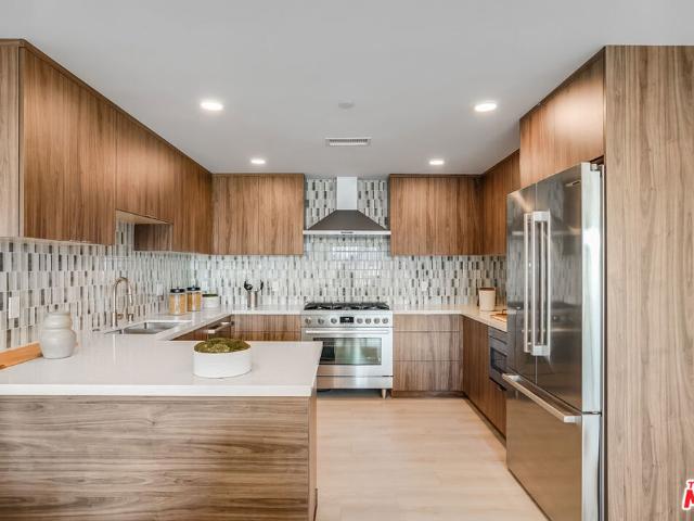 1021 S Shenandoah Street 303