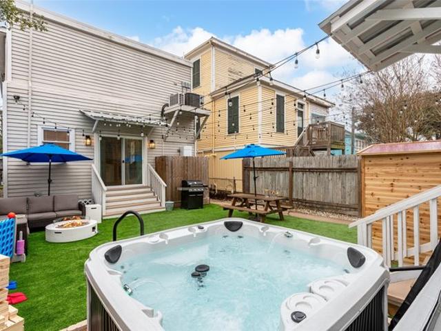 1021 Sealy St, Galveston, TX 77550