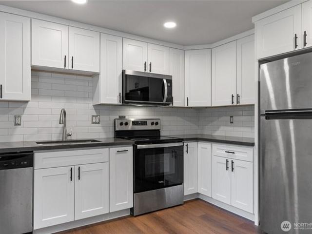 1021 th Avenue Ct E Apt E, Tacoma, WA 98445