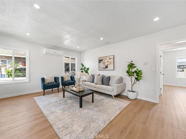 1021 W 5th Street