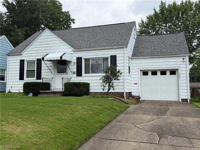 1021 W College Rd, Alliance, OH 44601