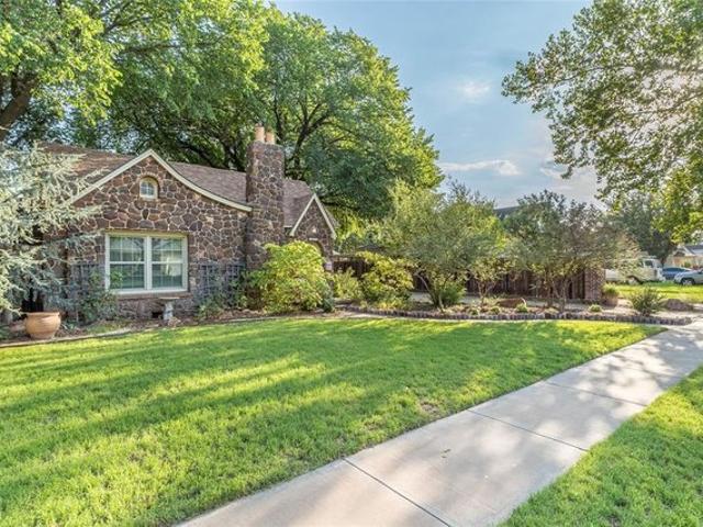 1021 W Broadway Ave, Elk City, OK 73644