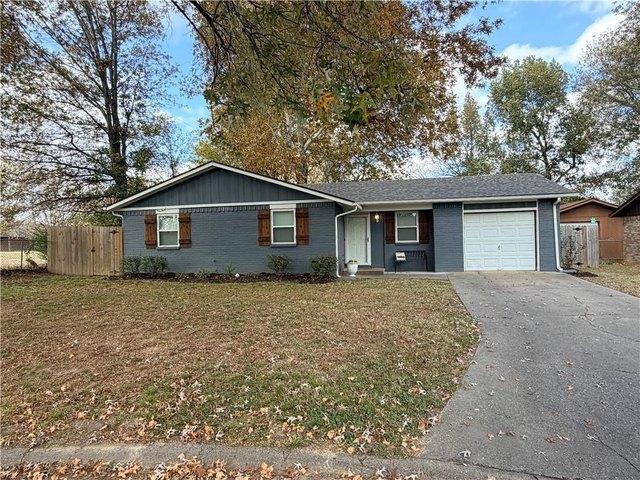 1021 W Granite St, Siloam Springs, AR 72761