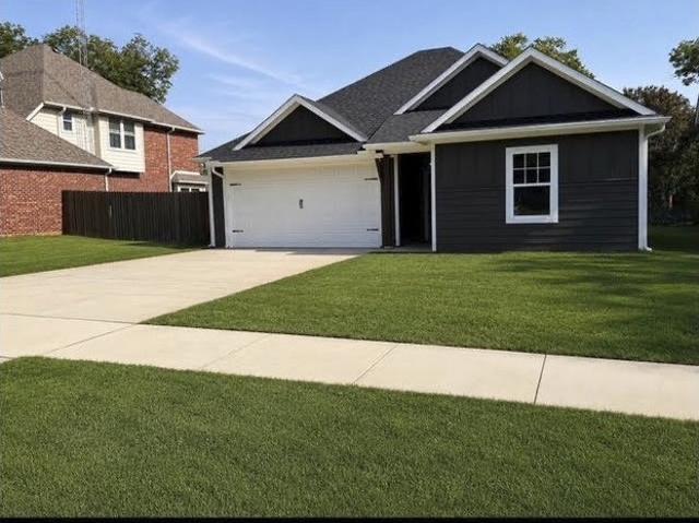 1021 W Sears St, Denison, TX 75020