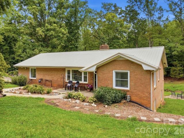 1021 Wedgewood Road