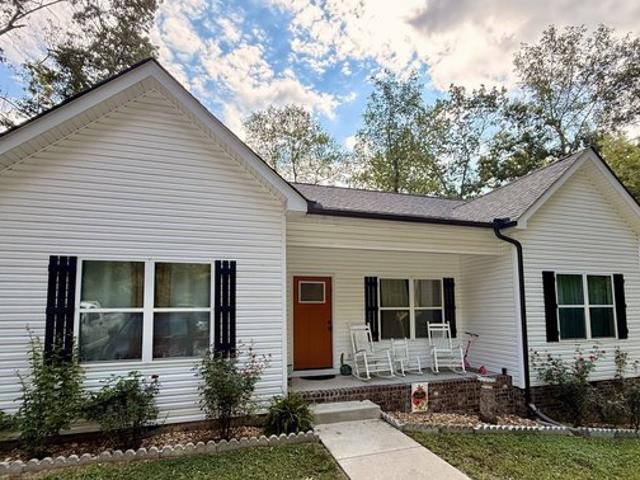 1021 Woodmont Dr, Dickson, TN 37055