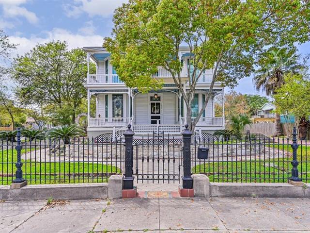 1021 35th St, Galveston, TX 77550