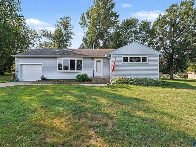 1021 4th St, Garretson, SD 57030