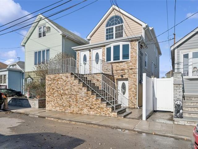 10223 th Dr, Howard Beach, NY 11414