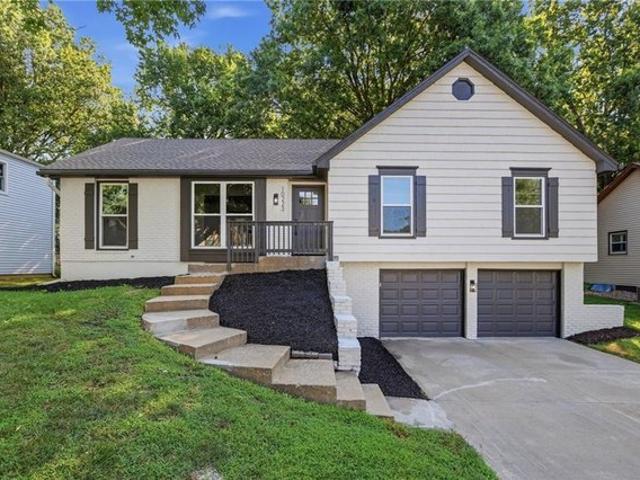 10223 Rosehill Rd, Lenexa, KS 66215