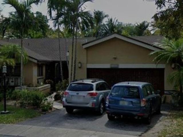 10220 SW 91st St, Miami, FL 33176