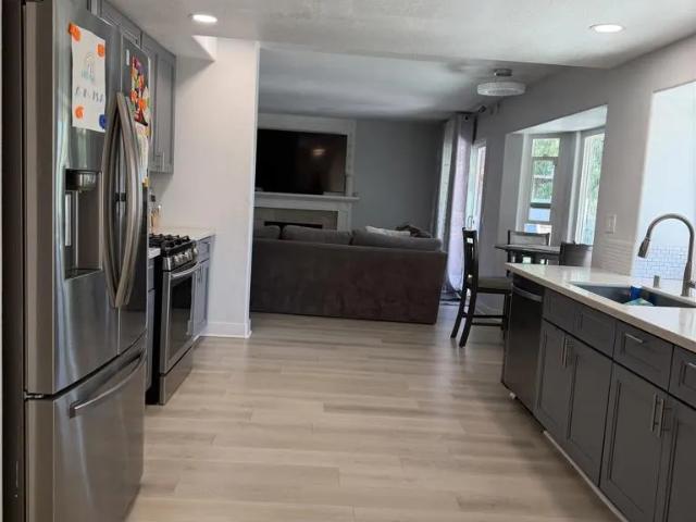 10221 Greenleaf Rd