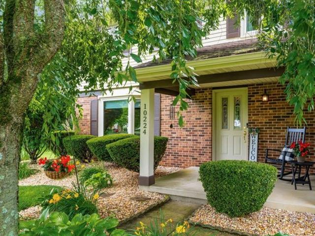 10224 Fairfax Dr, Pickerington, OH 43147