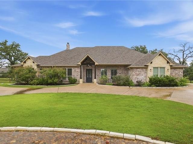 10225 Cambridge Dr, Iola, TX 77861
