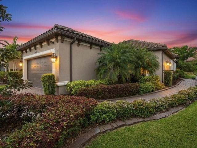 10225 Highland Park Pl, Palmetto, FL 34221