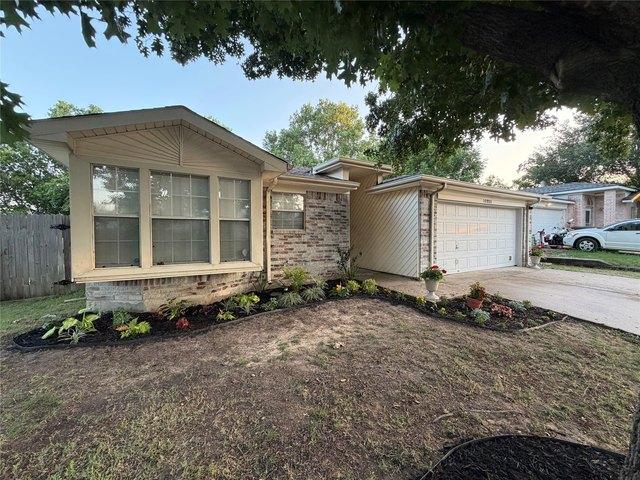 10225 Maverick Dr, Fort Worth, TX 76108